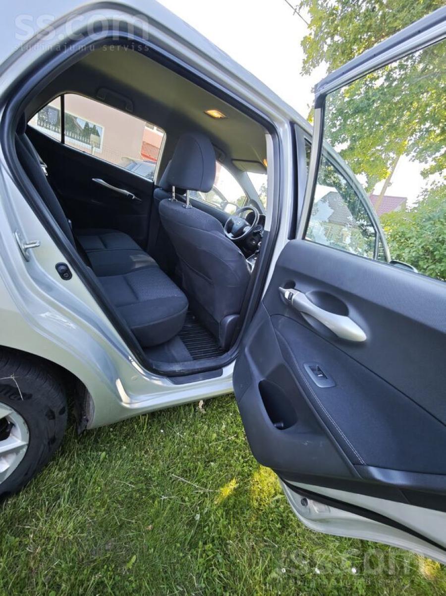 Pelēks Toyota Auris 2012 Rīga, ar dzinēja tilpumu 1.60 L un nobraukumu 246 tūkst. km par 5500 €, foto 16 vietnē AUTOMOTO.COM.LV