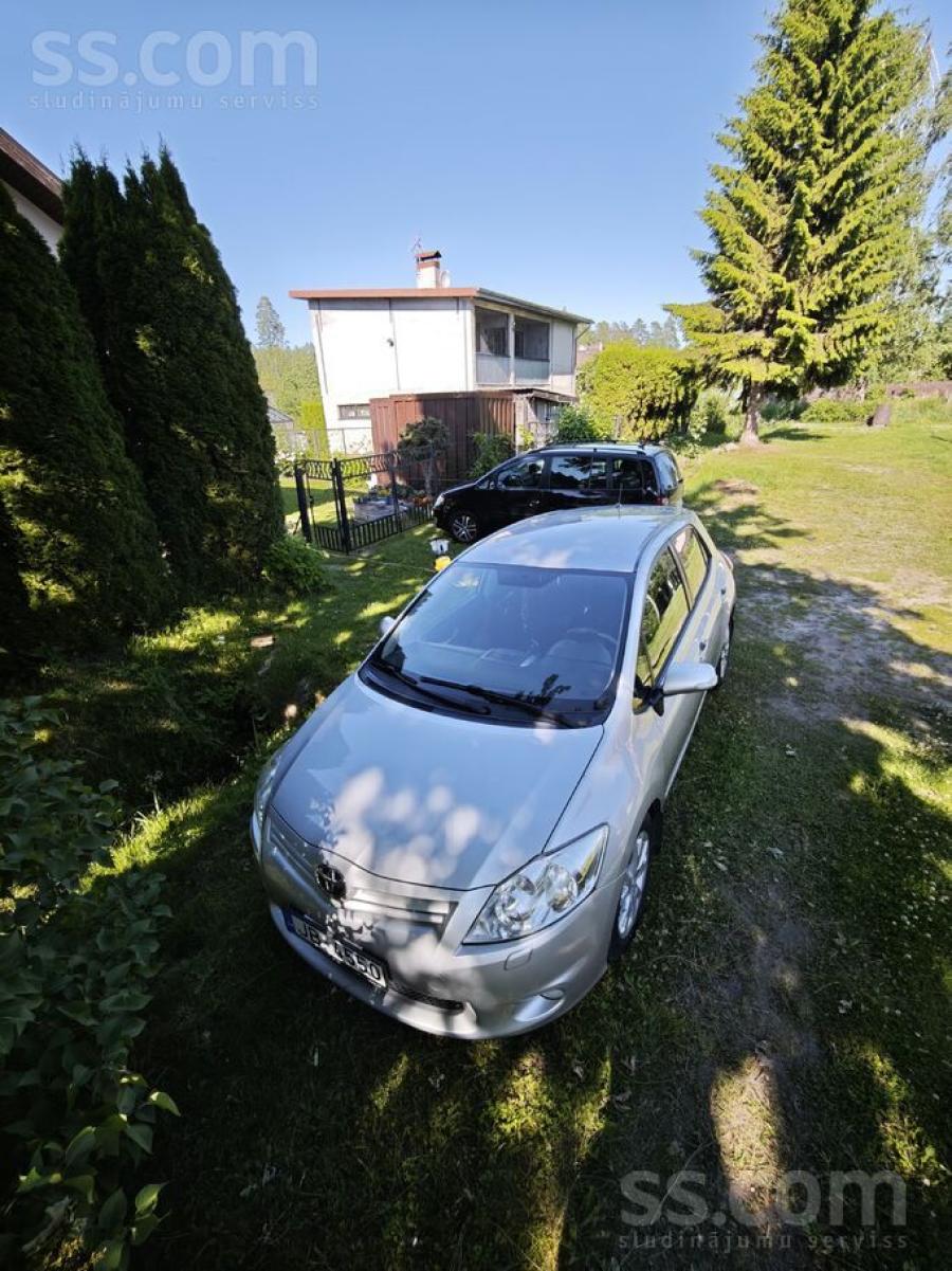 Pelēks Toyota Auris 2012 Rīga, ar dzinēja tilpumu 1.60 L un nobraukumu 246 tūkst. km par 5500 €, foto 18 vietnē AUTOMOTO.COM.LV