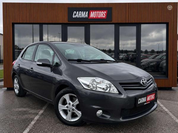 Pelēks Toyota Auris 2012 Viļņa, ar dzinēja tilpumu 2.00 L un nobraukumu 212 tūkst. km par 3490 €, foto 1 vietnē AUTOMOTO.COM.LV