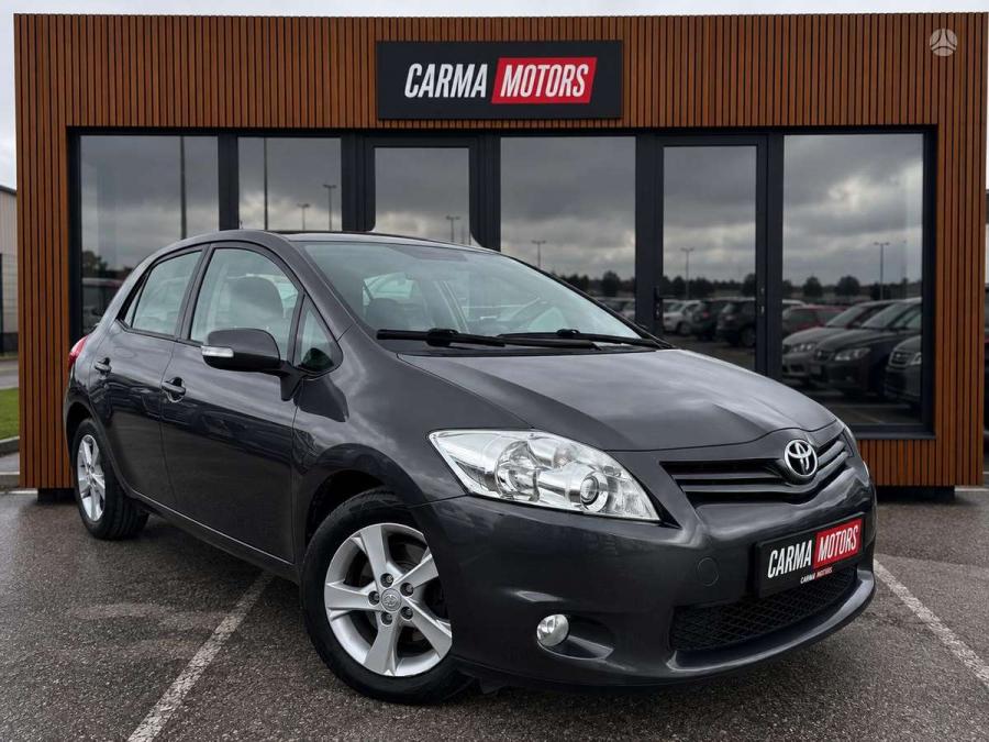 Pelēks Toyota Auris 2012 Viļņa, ar dzinēja tilpumu 2.00 L un nobraukumu 212 tūkst. km par 3490 €, foto 1 vietnē AUTOMOTO.COM.LV