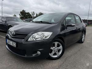 Pelēks Toyota Auris 2012 Viļņa, ar dzinēja tilpumu 2.00 L un nobraukumu 212 tūkst. km par 3490 €, foto 4 vietnē AUTOMOTO.COM.LV