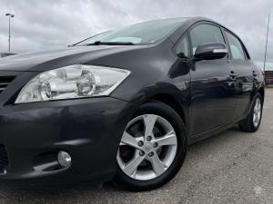 Pelēks Toyota Auris 2012 Viļņa, ar dzinēja tilpumu 2.00 L un nobraukumu 212 tūkst. km par 3490 €, foto 5 vietnē AUTOMOTO.COM.LV