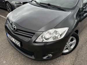 Pelēks Toyota Auris 2012 Viļņa, ar dzinēja tilpumu 2.00 L un nobraukumu 212 tūkst. km par 3490 €, foto 6 vietnē AUTOMOTO.COM.LV