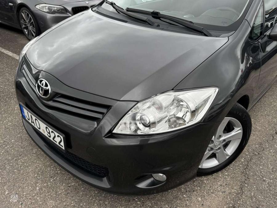 Pelēks Toyota Auris 2012 Viļņa, ar dzinēja tilpumu 2.00 L un nobraukumu 212 tūkst. km par 3490 €, foto 6 vietnē AUTOMOTO.COM.LV