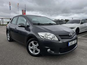 Pelēks Toyota Auris 2012 Viļņa, ar dzinēja tilpumu 2.00 L un nobraukumu 212 tūkst. km par 3490 €, foto 7 vietnē AUTOMOTO.COM.LV