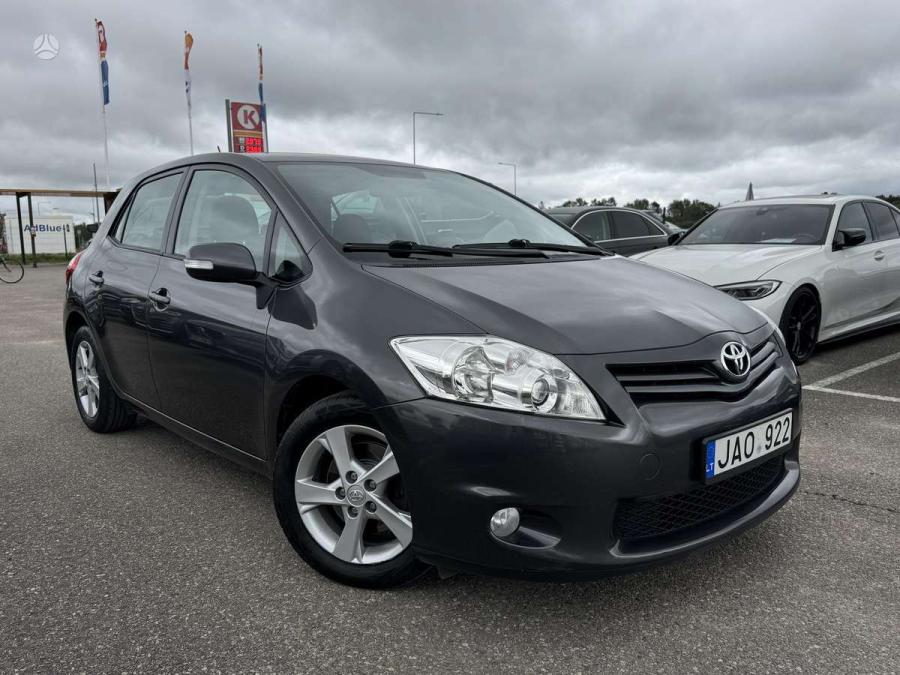 Pelēks Toyota Auris 2012 Viļņa, ar dzinēja tilpumu 2.00 L un nobraukumu 212 tūkst. km par 3490 €, foto 7 vietnē AUTOMOTO.COM.LV