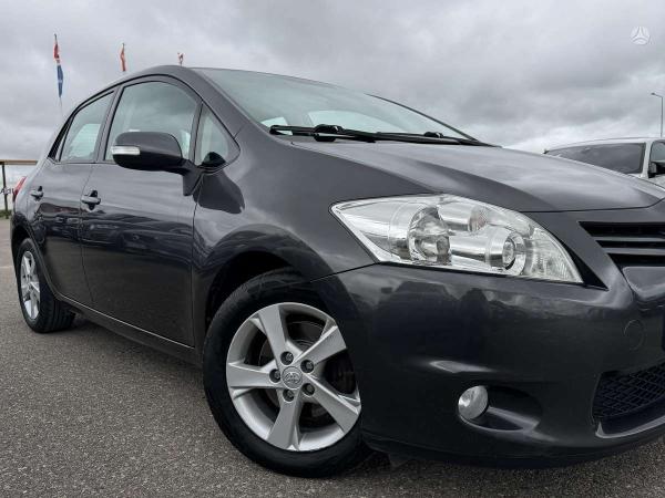 Pelēks Toyota Auris 2012 Viļņa, ar dzinēja tilpumu 2.00 L un nobraukumu 212 tūkst. km par 3490 €, foto 8 vietnē AUTOMOTO.COM.LV