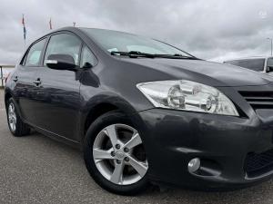 Pelēks Toyota Auris 2012 Viļņa, ar dzinēja tilpumu 2.00 L un nobraukumu 212 tūkst. km par 3490 €, foto 8 vietnē AUTOMOTO.COM.LV