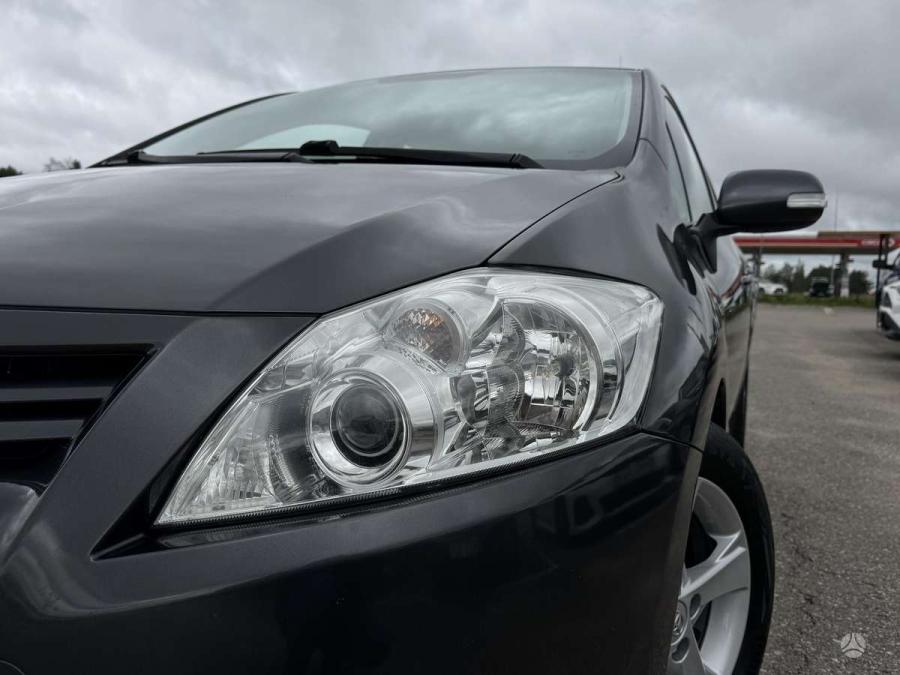 Pelēks Toyota Auris 2012 Viļņa, ar dzinēja tilpumu 2.00 L un nobraukumu 212 tūkst. km par 3490 €, foto 15 vietnē AUTOMOTO.COM.LV