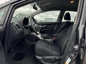 Pelēks Toyota Auris 2012 Viļņa, ar dzinēja tilpumu 2.00 L un nobraukumu 212 tūkst. km par 3490 €, foto 17 vietnē AUTOMOTO.COM.LV