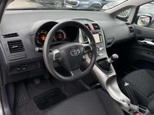Pelēks Toyota Auris 2012 Viļņa, ar dzinēja tilpumu 2.00 L un nobraukumu 212 tūkst. km par 3490 €, foto 18 vietnē AUTOMOTO.COM.LV