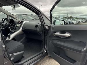 Pelēks Toyota Auris 2012 Viļņa, ar dzinēja tilpumu 2.00 L un nobraukumu 212 tūkst. km par 3490 €, foto 22 vietnē AUTOMOTO.COM.LV