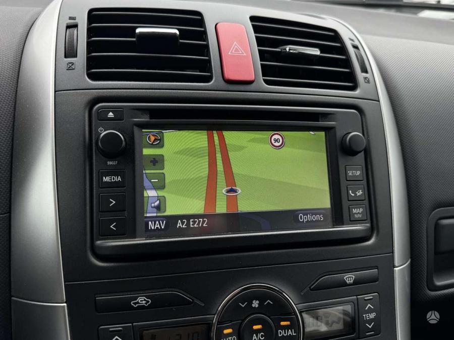 Pelēks Toyota Auris 2012 Viļņa, ar dzinēja tilpumu 2.00 L un nobraukumu 212 tūkst. km par 3490 €, foto 30 vietnē AUTOMOTO.COM.LV