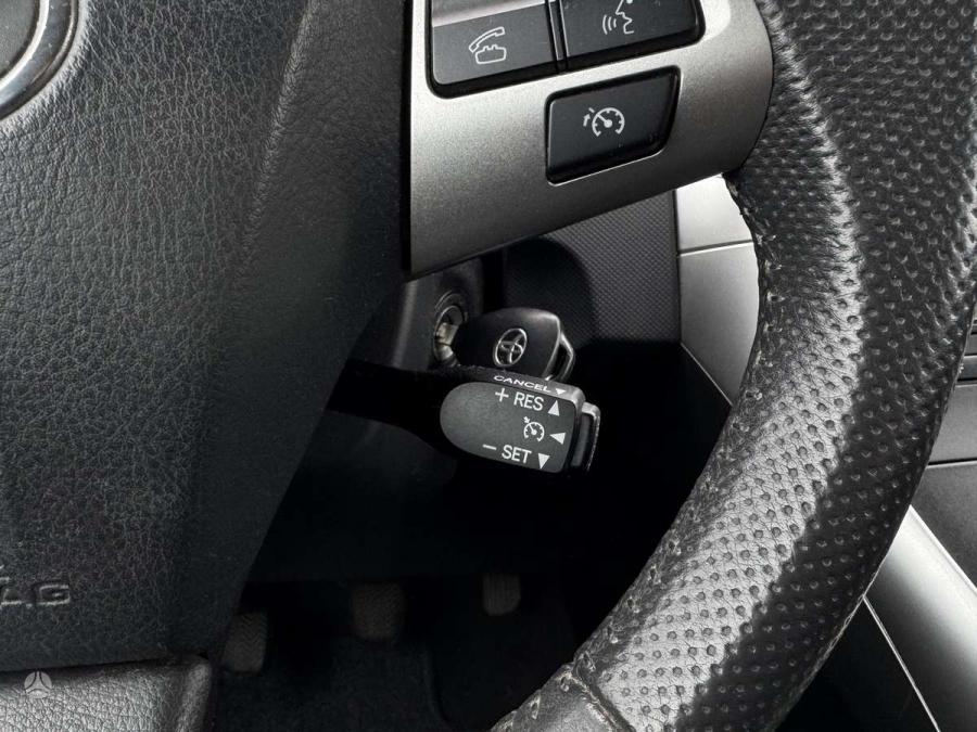 Pelēks Toyota Auris 2012 Viļņa, ar dzinēja tilpumu 2.00 L un nobraukumu 212 tūkst. km par 3490 €, foto 32 vietnē AUTOMOTO.COM.LV
