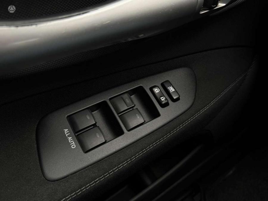 Pelēks Toyota Auris 2012 Viļņa, ar dzinēja tilpumu 2.00 L un nobraukumu 212 tūkst. km par 3490 €, foto 35 vietnē AUTOMOTO.COM.LV