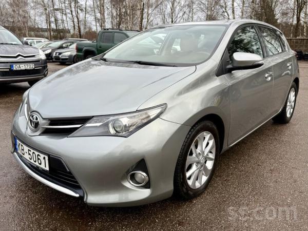 Grey Toyota Auris 2013 in Riga, with an engine capacity of 2.00 L and mileage of 0 thousand km for 4990 €, photo 2 on AUTOMOTO.COM.LV