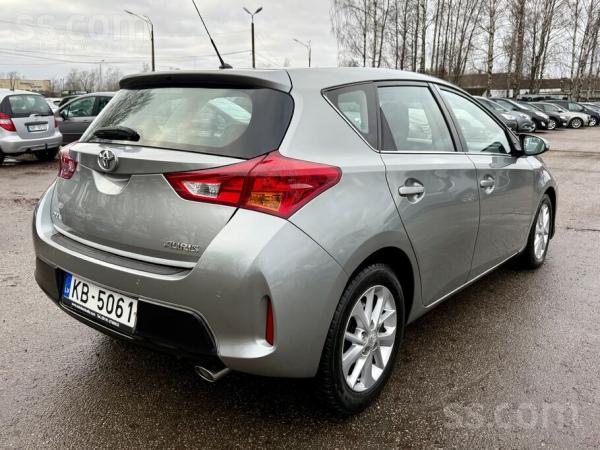 Grey Toyota Auris 2013 in Riga, with an engine capacity of 2.00 L and mileage of 0 thousand km for 4990 €, photo 5 on AUTOMOTO.COM.LV