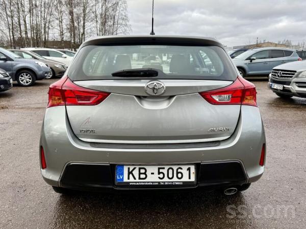 Grey Toyota Auris 2013 in Riga, with an engine capacity of 2.00 L and mileage of 0 thousand km for 4990 €, photo 6 on AUTOMOTO.COM.LV