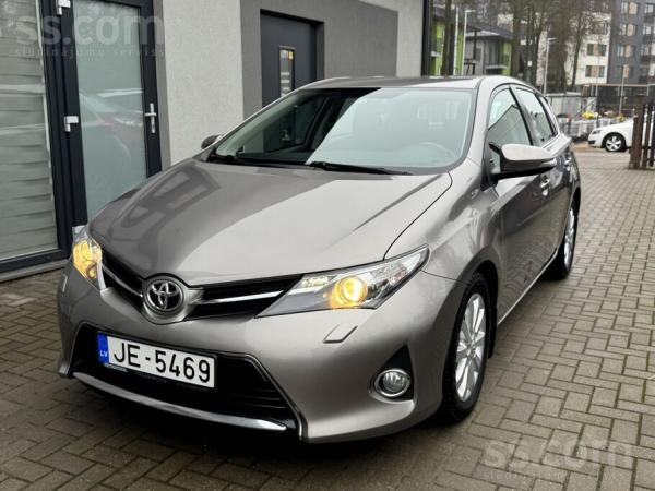 Grey Toyota Auris 2013 in Riga, with an engine capacity of 1.60 L and mileage of 182 thousand km for 7200 €, photo 1 on AUTOMOTO.COM.LV