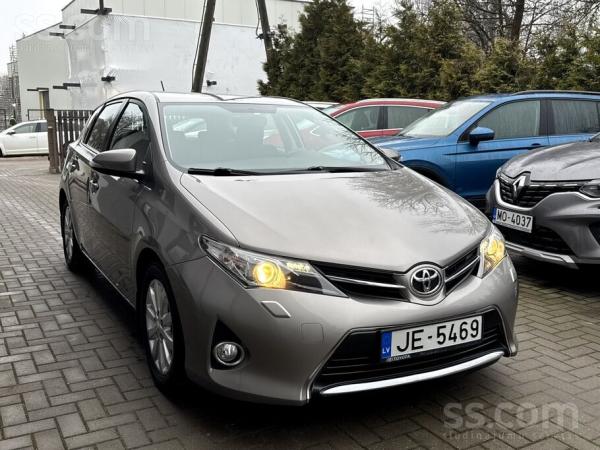 Grey Toyota Auris 2013 in Riga, with an engine capacity of 1.60 L and mileage of 182 thousand km for 7200 €, photo 2 on AUTOMOTO.COM.LV