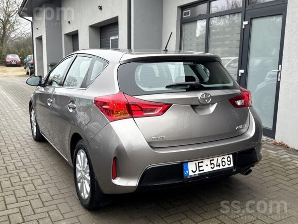 Grey Toyota Auris 2013 in Riga, with an engine capacity of 1.60 L and mileage of 182 thousand km for 7200 €, photo 4 on AUTOMOTO.COM.LV