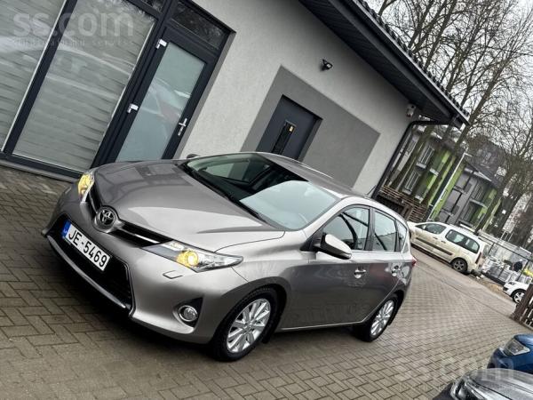 Grey Toyota Auris 2013 in Riga, with an engine capacity of 1.60 L and mileage of 182 thousand km for 7200 €, photo 6 on AUTOMOTO.COM.LV