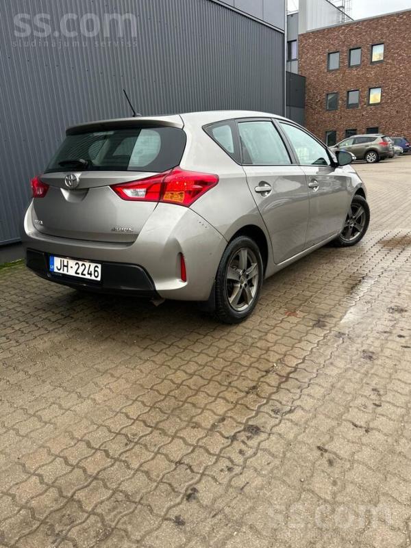 Grey Toyota Auris 2013 in Riga, with an engine capacity of 1.60 L and mileage of 224 thousand km for 5100 €, photo 3 on AUTOMOTO.COM.LV