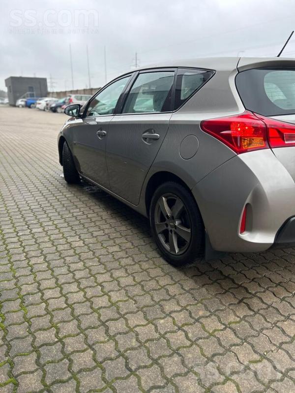 Grey Toyota Auris 2013 in Riga, with an engine capacity of 1.60 L and mileage of 224 thousand km for 5100 €, photo 7 on AUTOMOTO.COM.LV