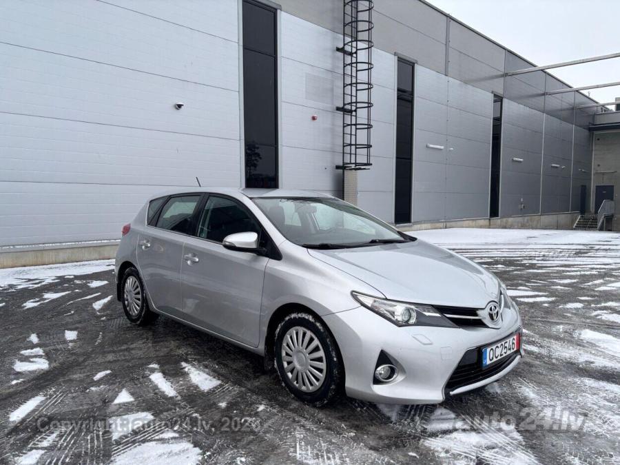 Grey Toyota Auris 2013 in Tartu, with an engine capacity of 1.40 L and mileage of 232 thousand km for 4350 €, photo 2 on AUTOMOTO.COM.LV