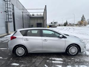 Grey Toyota Auris 2013 in Tartu, with an engine capacity of 1.40 L and mileage of 232 thousand km for 4350 €, photo 4 on AUTOMOTO.COM.LV