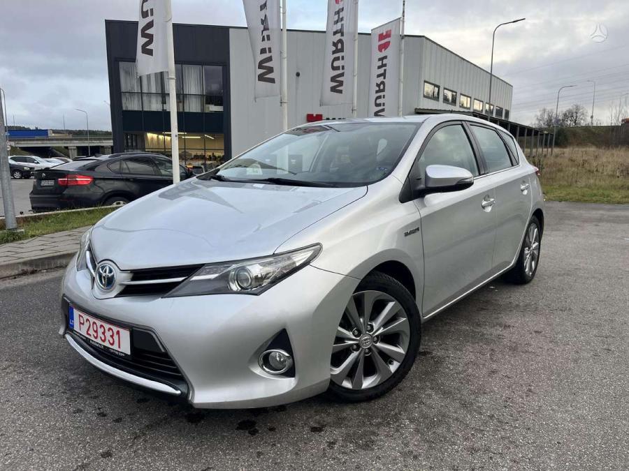 Grey Toyota Auris 2013 in Vilnius, with an engine capacity of 1.80 L and mileage of 236 thousand km for 8950 €, photo 1 on AUTOMOTO.COM.LV