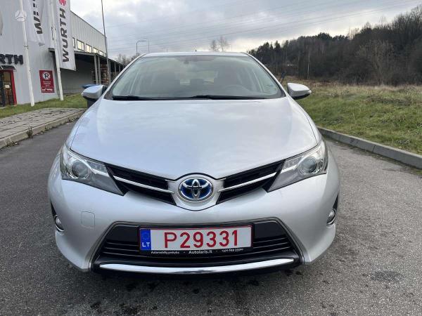 Pelēks Toyota Auris 2013 Viļņa, ar dzinēja tilpumu 1.80 L un nobraukumu 236 tūkst. km par 8950 €, foto 2 vietnē AUTOMOTO.COM.LV