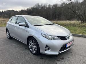 Grey Toyota Auris 2013 in Vilnius, with an engine capacity of 1.80 L and mileage of 236 thousand km for 8950 €, photo 3 on AUTOMOTO.COM.LV
