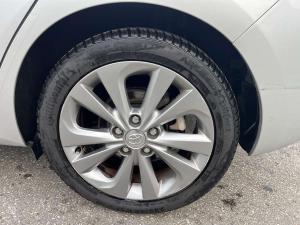 Grey Toyota Auris 2013 in Vilnius, with an engine capacity of 1.80 L and mileage of 236 thousand km for 8950 €, photo 8 on AUTOMOTO.COM.LV