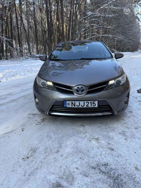 Grey Toyota Auris 2013 in Alytus, with an engine capacity of 1.80 L and mileage of 230 thousand km for 7650 €, photo 5 on AUTOMOTO.COM.LV