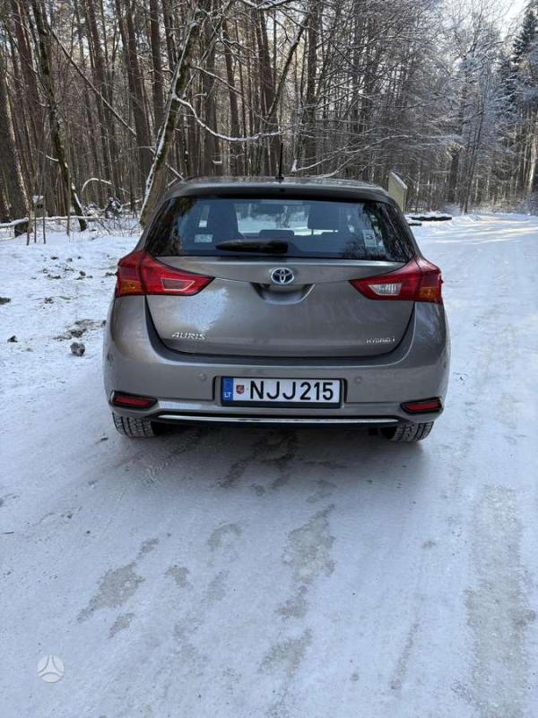 Grey Toyota Auris 2013 in Alytus, with an engine capacity of 1.80 L and mileage of 230 thousand km for 7650 €, photo 6 on AUTOMOTO.COM.LV