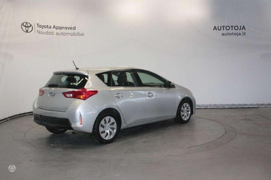 Pelēks Toyota Auris 2013 Kauņa, ar dzinēja tilpumu 1.36 L un nobraukumu 274 tūkst. km par 5500 €, foto 2 vietnē AUTOMOTO.COM.LV