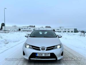 Grey Toyota Auris 2013 in Tallinn, with an engine capacity of 1.40 L and mileage of 202 thousand km for 4890 €, photo 7 on AUTOMOTO.COM.LV