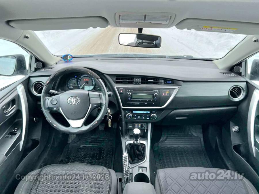 Grey Toyota Auris 2013 in Tallinn, with an engine capacity of 1.40 L and mileage of 202 thousand km for 4890 €, photo 11 on AUTOMOTO.COM.LV