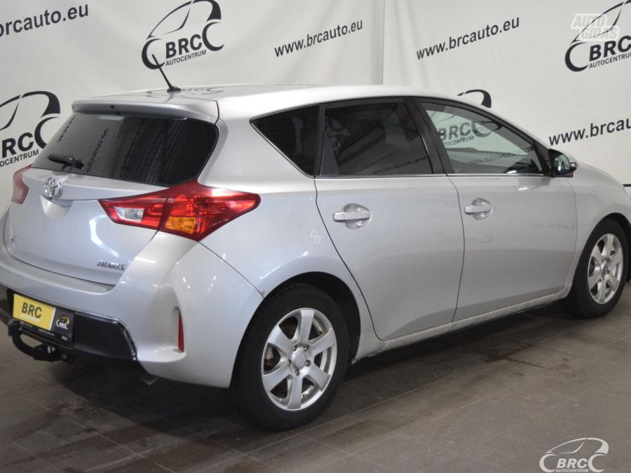 Pelēks Toyota Auris 2013 Rīga, ar dzinēja tilpumu 1.40 L un nobraukumu 308 tūkst. km par 3900 €, foto 2 vietnē AUTOMOTO.COM.LV