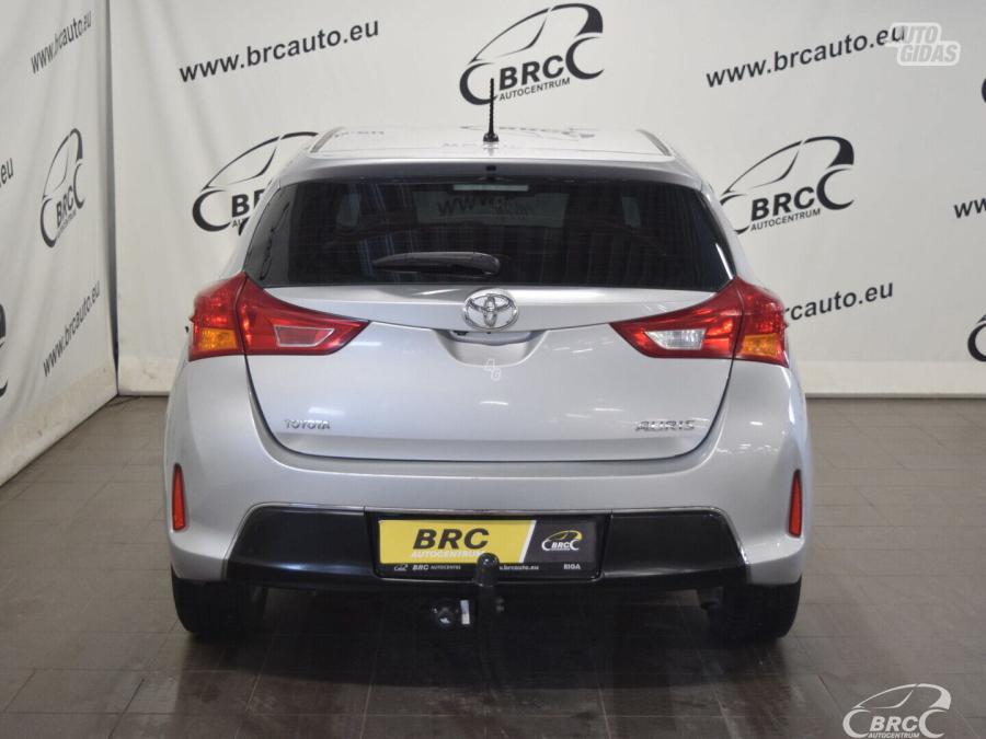Pelēks Toyota Auris 2013 Rīga, ar dzinēja tilpumu 1.40 L un nobraukumu 308 tūkst. km par 3900 €, foto 22 vietnē AUTOMOTO.COM.LV