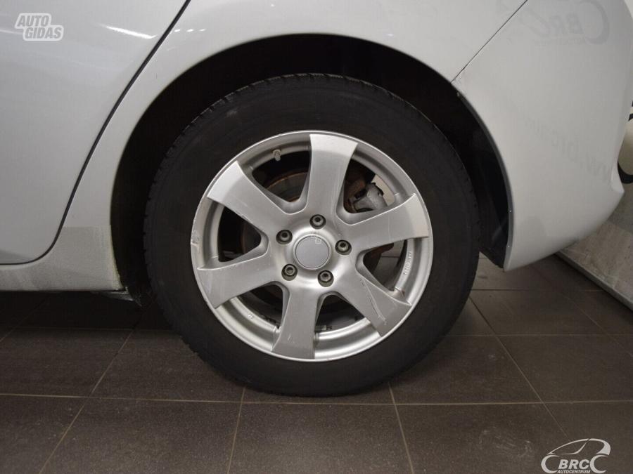 Pelēks Toyota Auris 2013 Rīga, ar dzinēja tilpumu 1.40 L un nobraukumu 308 tūkst. km par 3900 €, foto 25 vietnē AUTOMOTO.COM.LV