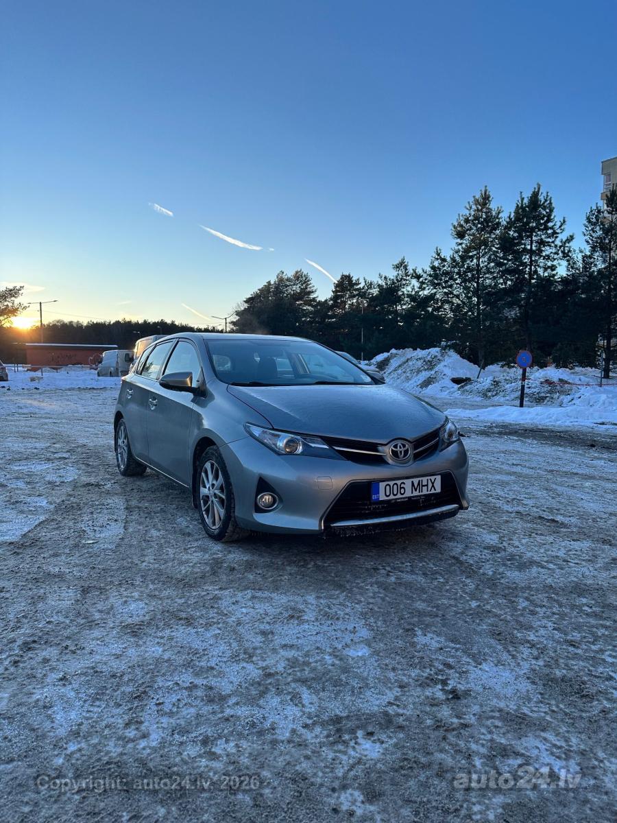 Pelēks Toyota Auris 2013 Tallina, ar dzinēja tilpumu 1.60 L un nobraukumu 194 tūkst. km par 5200 €, foto 1 vietnē AUTOMOTO.COM.LV