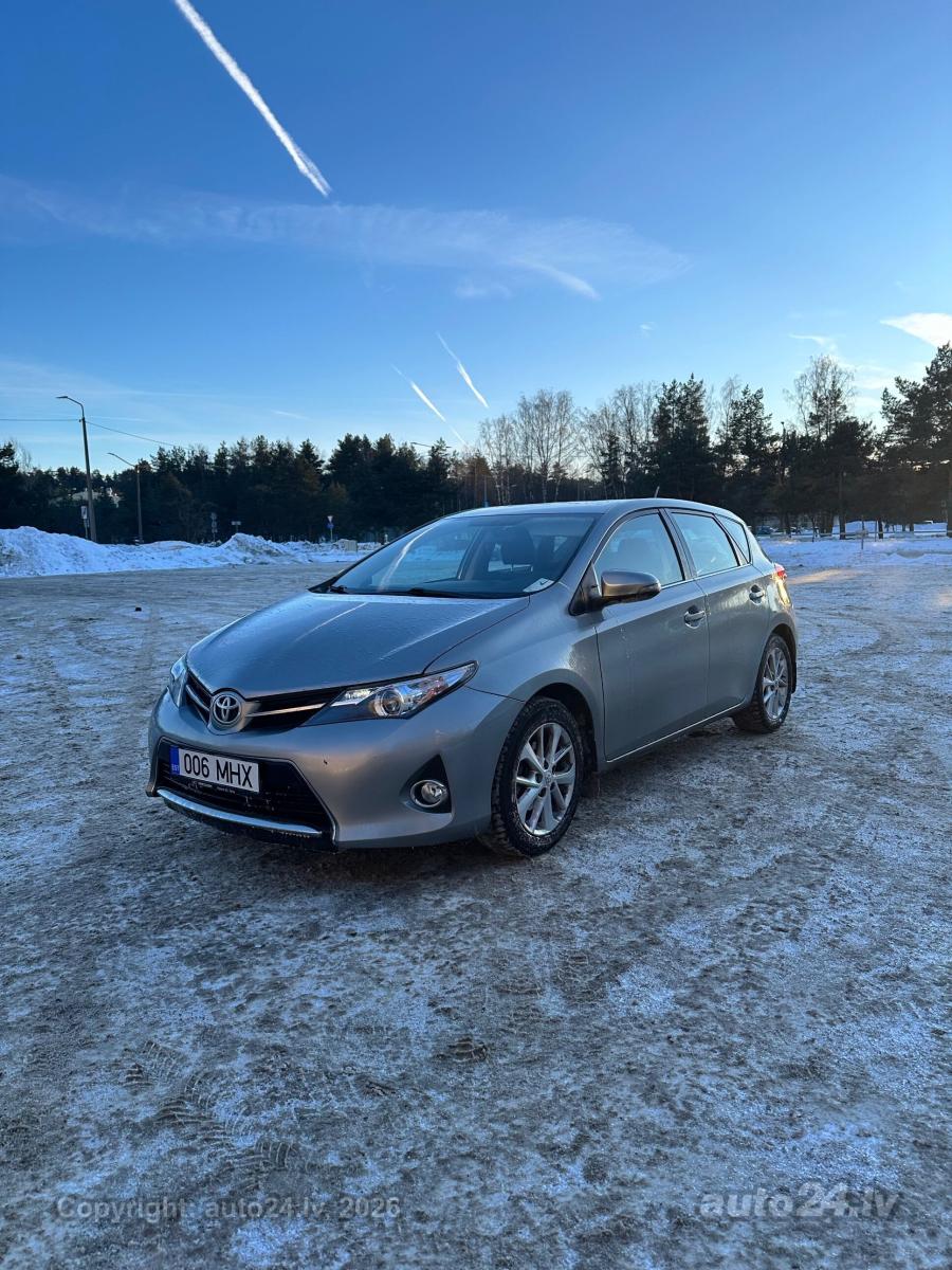 Pelēks Toyota Auris 2013 Tallina, ar dzinēja tilpumu 1.60 L un nobraukumu 194 tūkst. km par 5200 €, foto 3 vietnē AUTOMOTO.COM.LV