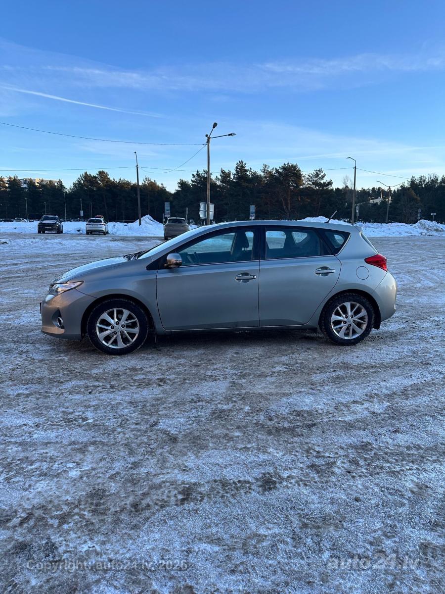 Pelēks Toyota Auris 2013 Tallina, ar dzinēja tilpumu 1.60 L un nobraukumu 194 tūkst. km par 5200 €, foto 5 vietnē AUTOMOTO.COM.LV