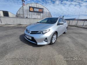 Pelēks Toyota Auris 2013 Tallina, ar dzinēja tilpumu 1.60 L un nobraukumu 180 tūkst. km par 5950 €, foto 3 vietnē AUTOMOTO.COM.LV