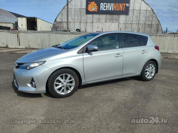 Pelēks Toyota Auris 2013 Tallina, ar dzinēja tilpumu 1.60 L un nobraukumu 180 tūkst. km par 5950 €, foto 3 vietnē AUTOMOTO.COM.LV