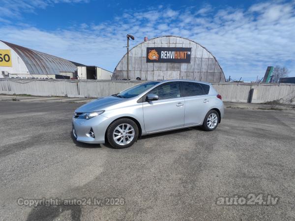 Pelēks Toyota Auris 2013 Tallina, ar dzinēja tilpumu 1.60 L un nobraukumu 180 tūkst. km par 5950 €, foto 4 vietnē AUTOMOTO.COM.LV
