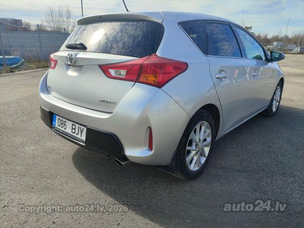 Pelēks Toyota Auris 2013 Tallina, ar dzinēja tilpumu 1.60 L un nobraukumu 180 tūkst. km par 5950 €, foto 6 vietnē AUTOMOTO.COM.LV