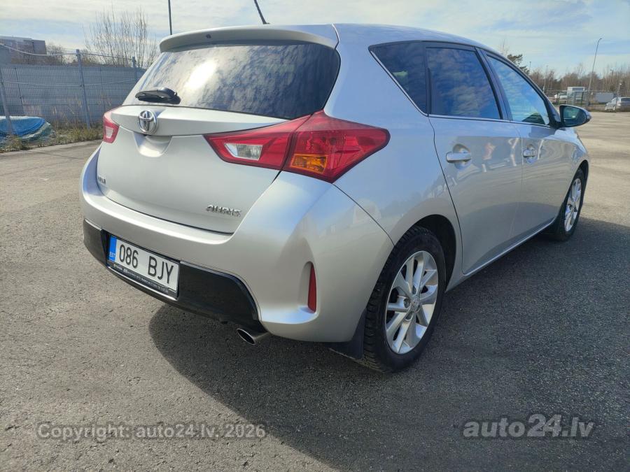 Pelēks Toyota Auris 2013 Tallina, ar dzinēja tilpumu 1.60 L un nobraukumu 180 tūkst. km par 5950 €, foto 7 vietnē AUTOMOTO.COM.LV
